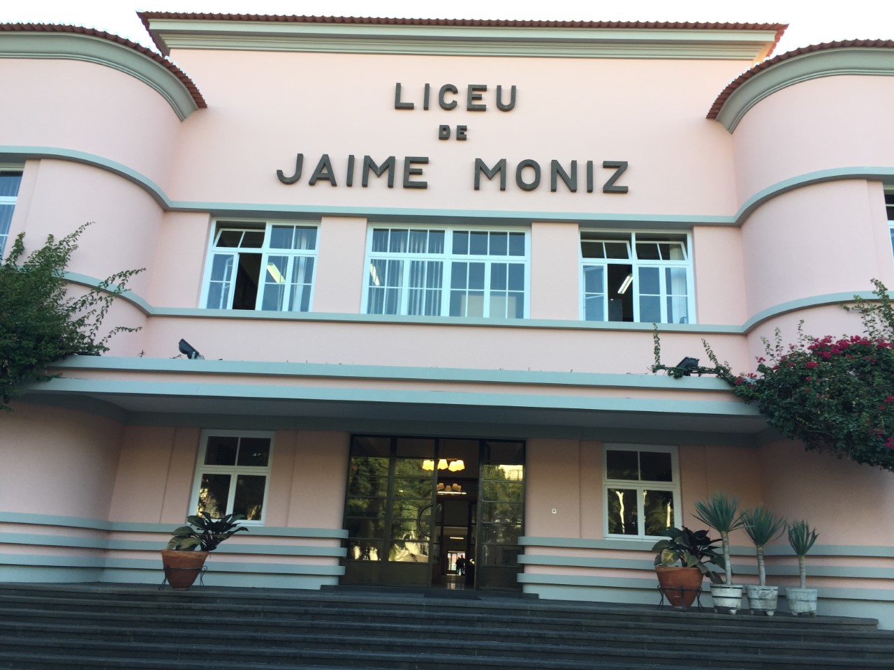 Conferência Na Escola Jaime Moniz Sobre A Não Violência E Educação