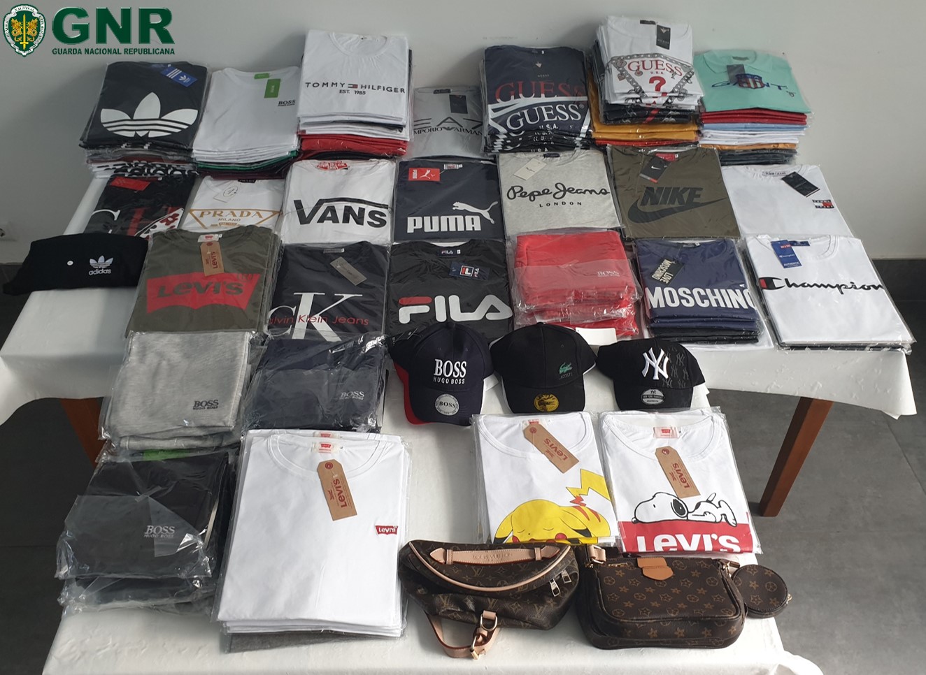 GNR apreendeu no Caniço 266 artigos contrafeitos